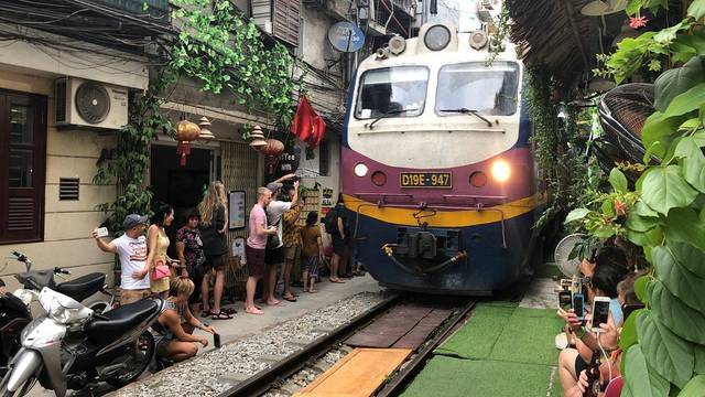 Khám phá Hanoi 1990s - Train Coffee, Hà Nội | Mytour.vn